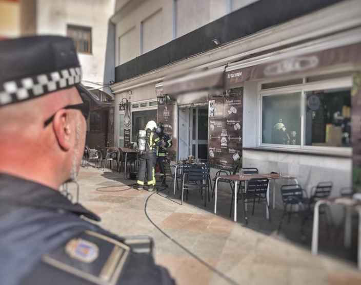 La cocina de un bar de Rota sale ardiendo en pleno día de Reyes