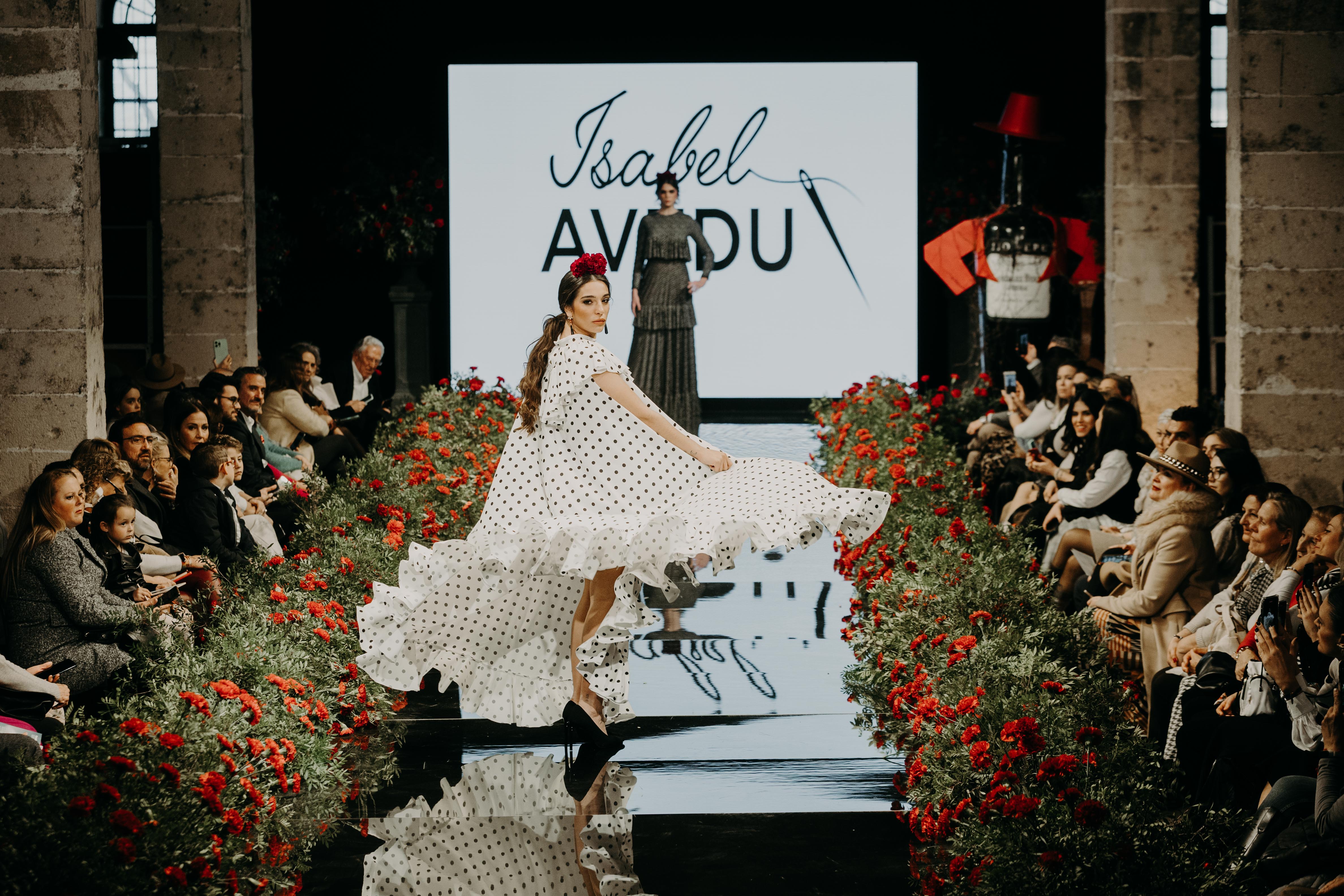 Galería de fotos | Sábado de pasarela flamenca 2023: Colección de Isabel Avedú