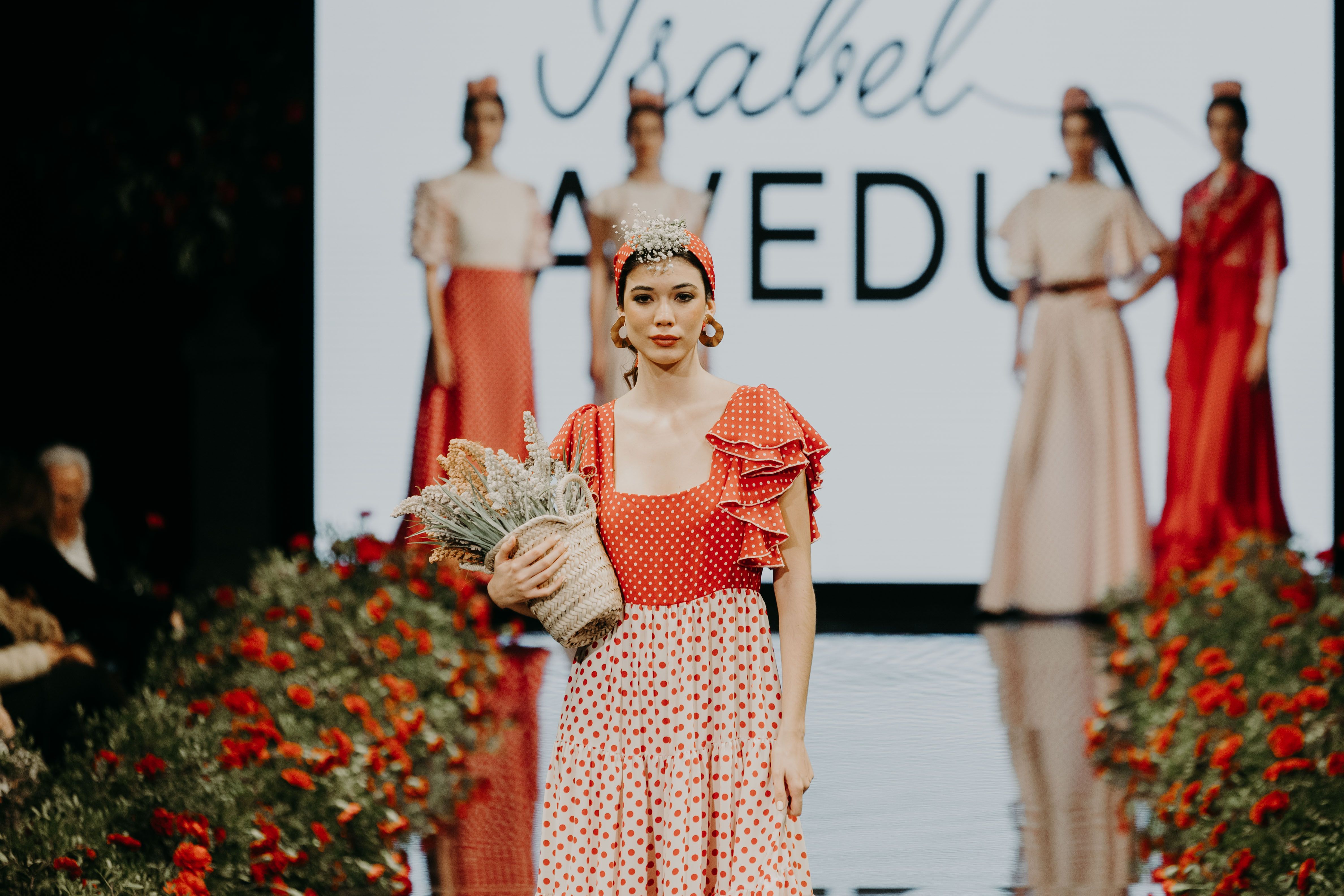 Galería de fotos | Sábado de pasarela flamenca 2023: Colección de Isabel Avedú