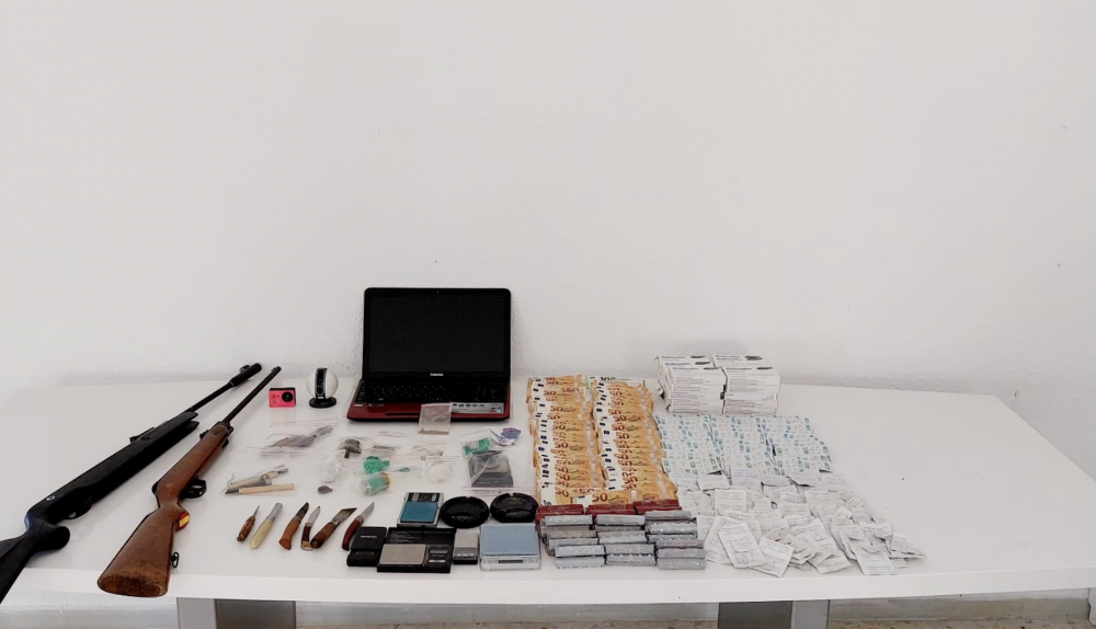 La Guardia Civil desarticula un punto de venta de droga en Espera y detiene a sus responsables