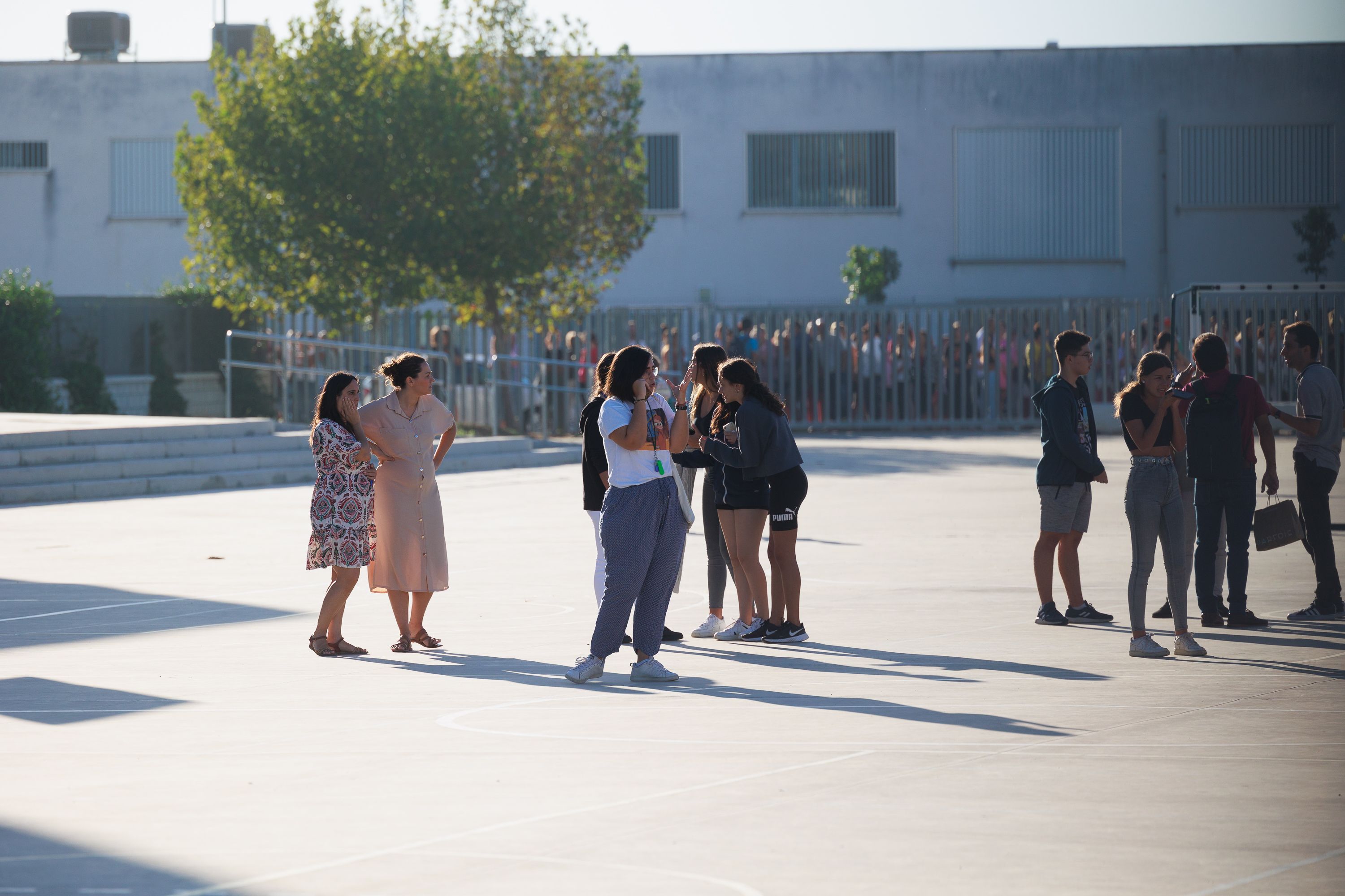Las imágenes del pánico vivido en el instituto Elena García Armada