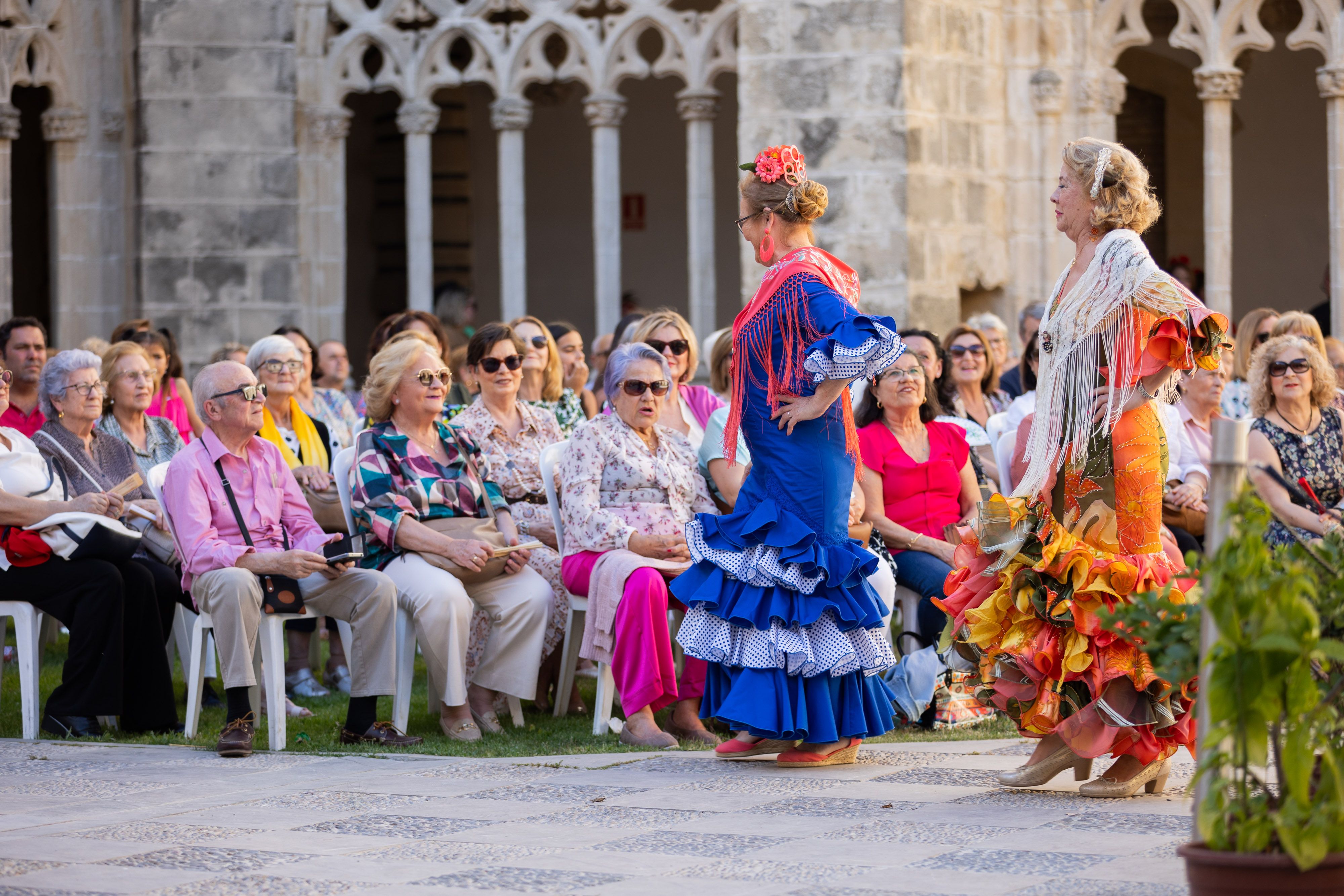 Galería de fotos | Desfile de 'mujeres con arte' en los Claustros de Santo Domingo de Jerez