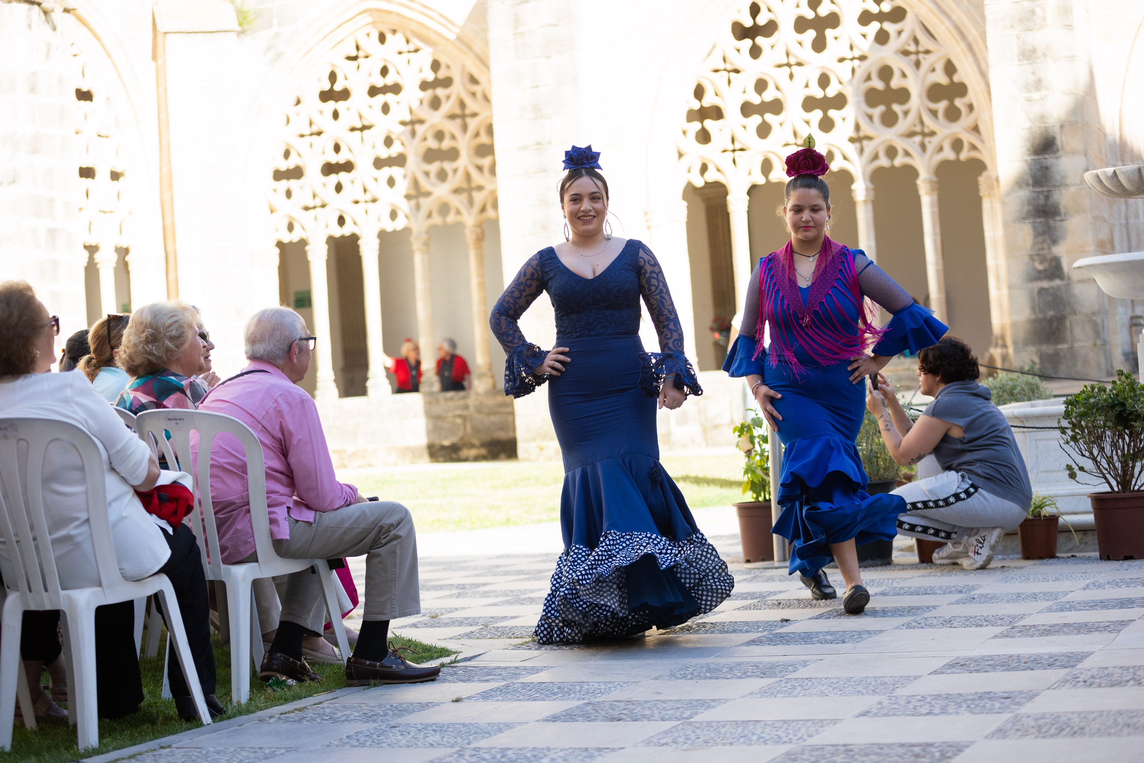 Galería de fotos | Desfile de 'mujeres con arte' en los Claustros de Santo Domingo de Jerez