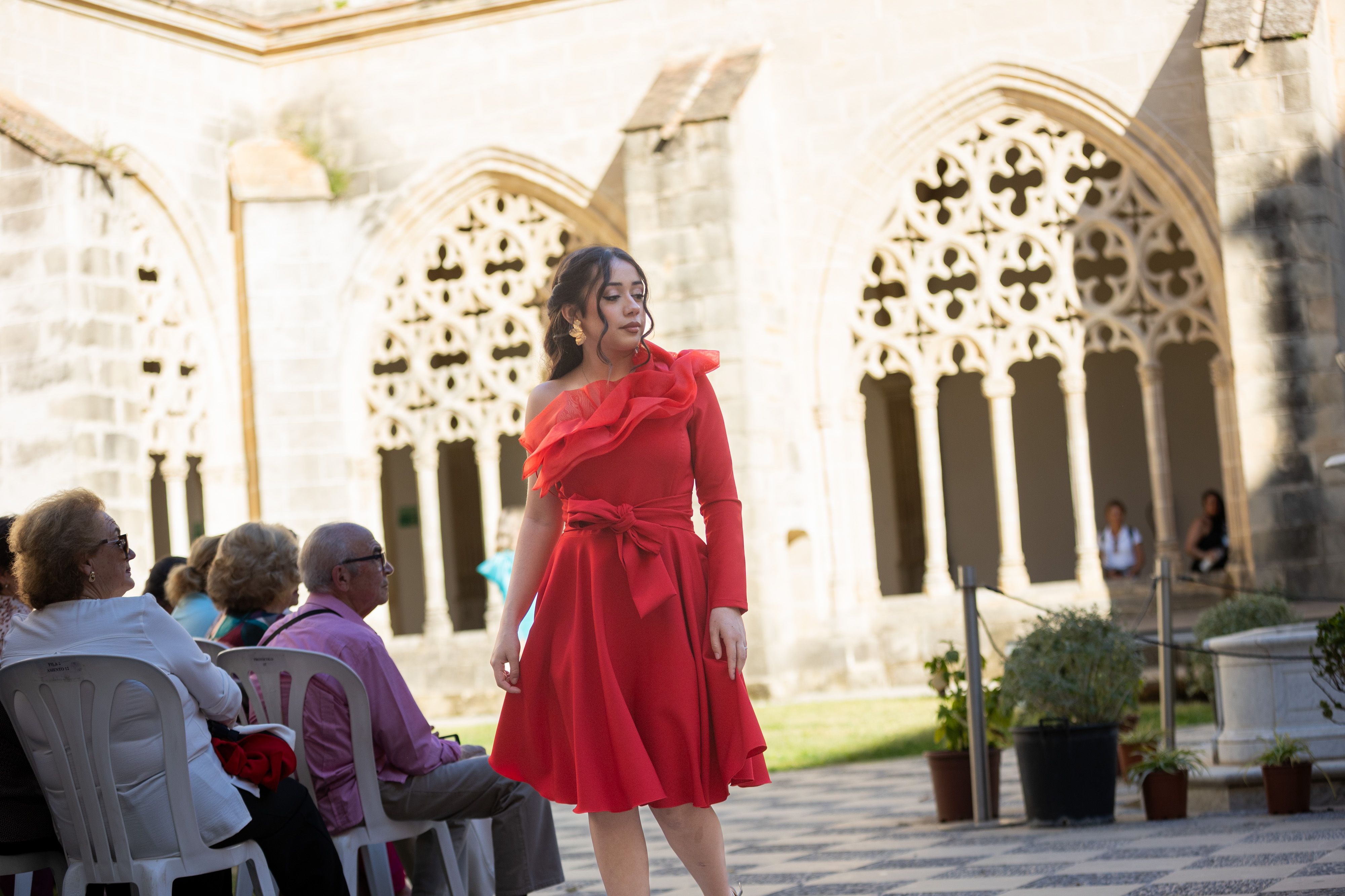 Galería de fotos | Desfile de 'mujeres con arte' en los Claustros de Santo Domingo de Jerez