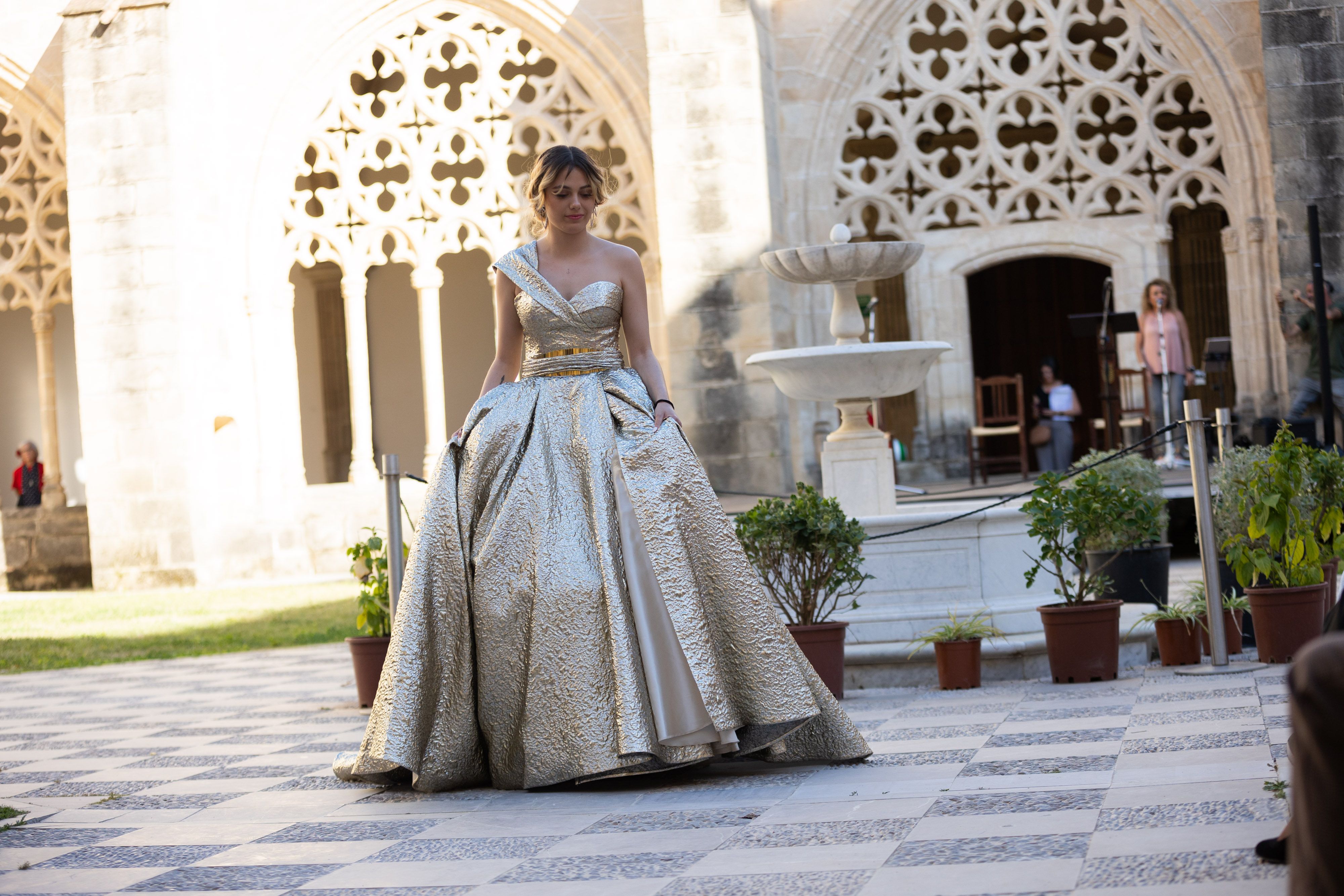 Galería de fotos | Desfile de 'mujeres con arte' en los Claustros de Santo Domingo de Jerez