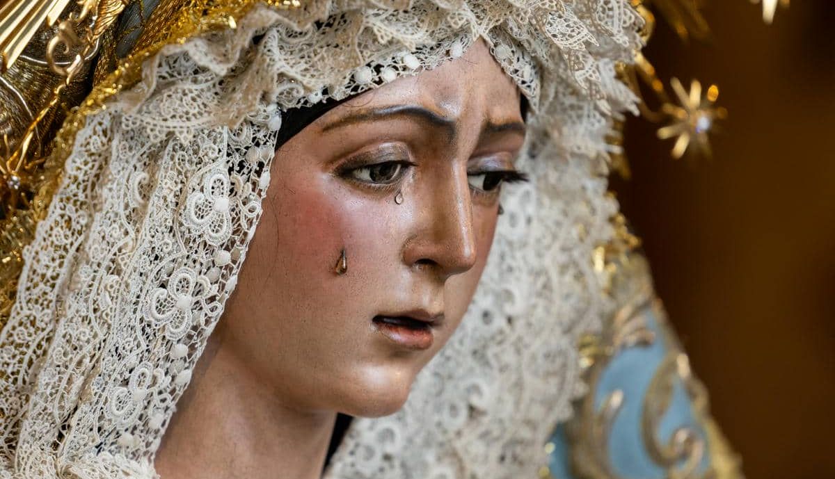 La Macarena, en veneración extraordinaria tras la polémica