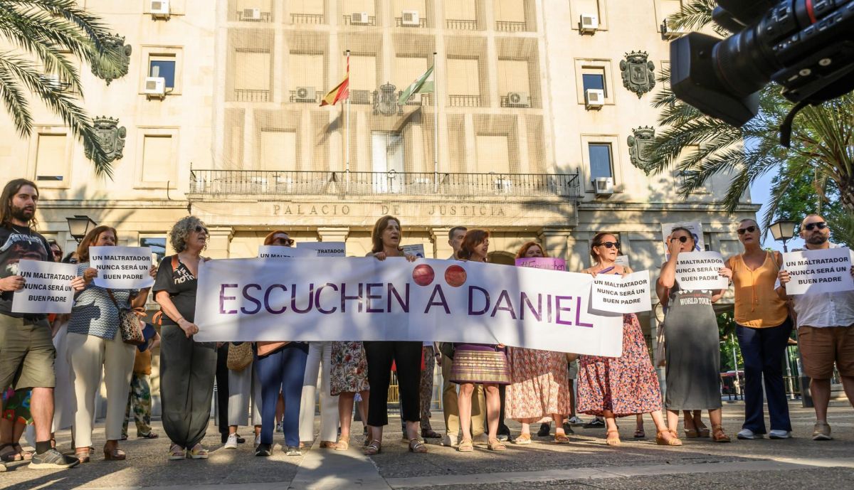 Juana Rivas entregará a su hijo a Francesco Arcuri este viernes en ...