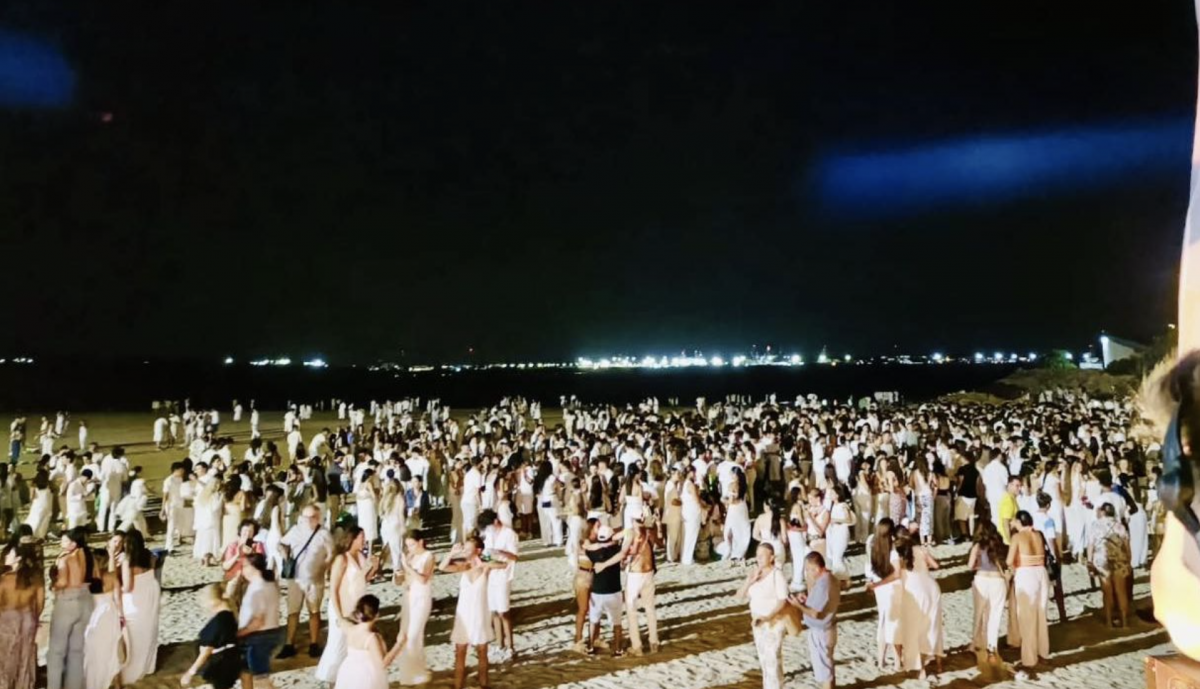 La playa del Rompidillo de Rota vuelve a acoger una fiesta temática ...