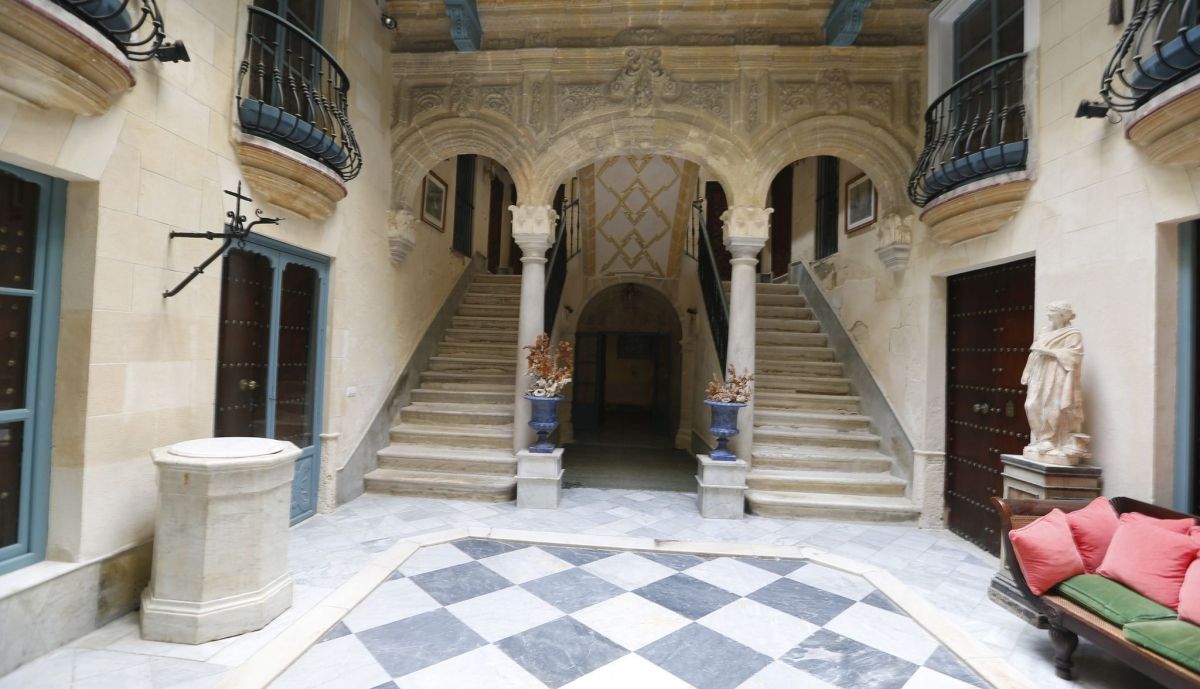 Una maravilla del siglo XVIII en el centro de Cádiz sale al mercado: Casa de Navieros que ...