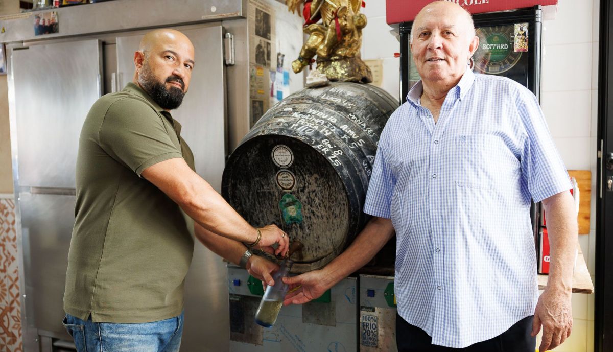 El Currón, la taberna sevillana que resiste al tiempo con mosto ...