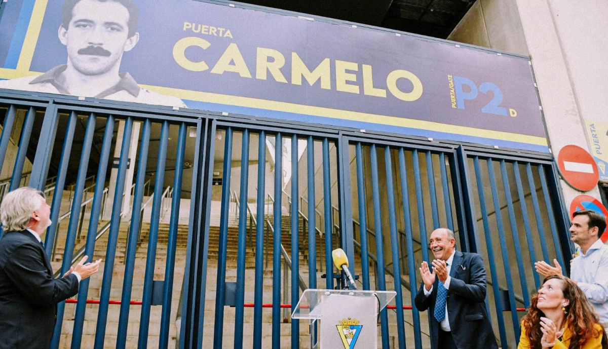 Carmelo ya tiene su nombre en una puerta del Nuevo Mirandilla