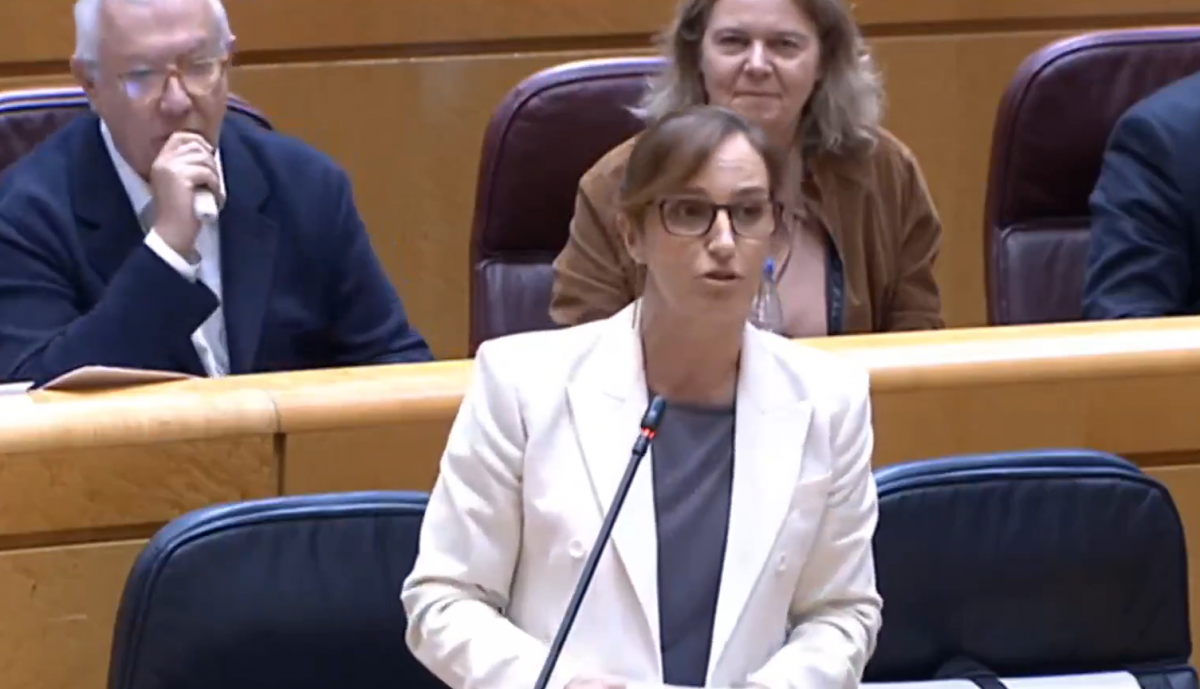 La polémica escena de Javier Arenas, grabado con un váper en el Senado ...