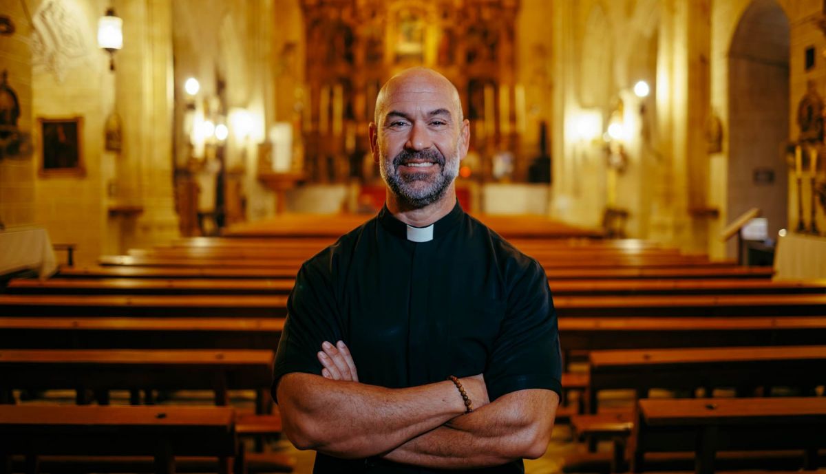 Carlos Redondo, cura de San Marcos: "A una iglesia se puede entrar como ...