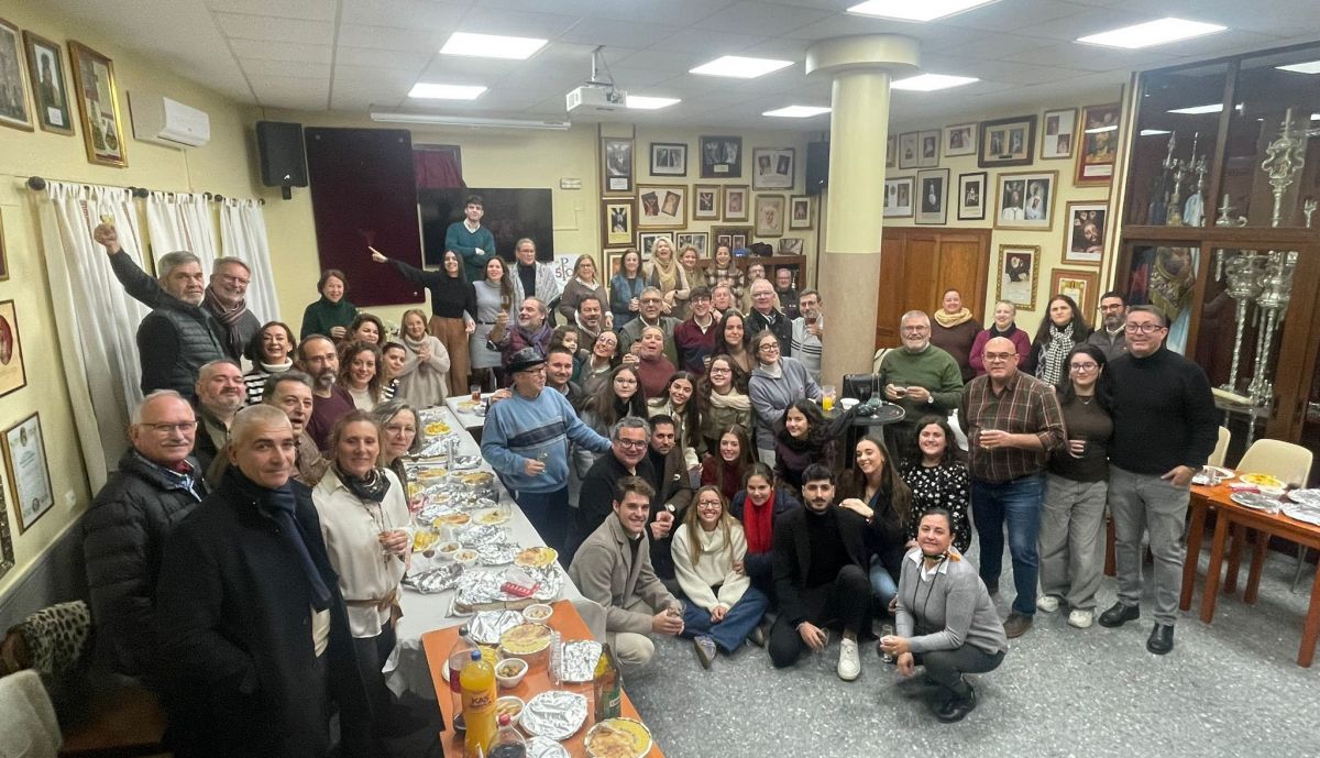 El coro navideño la Hermandad del Perdón cierra la temporada de zambombas