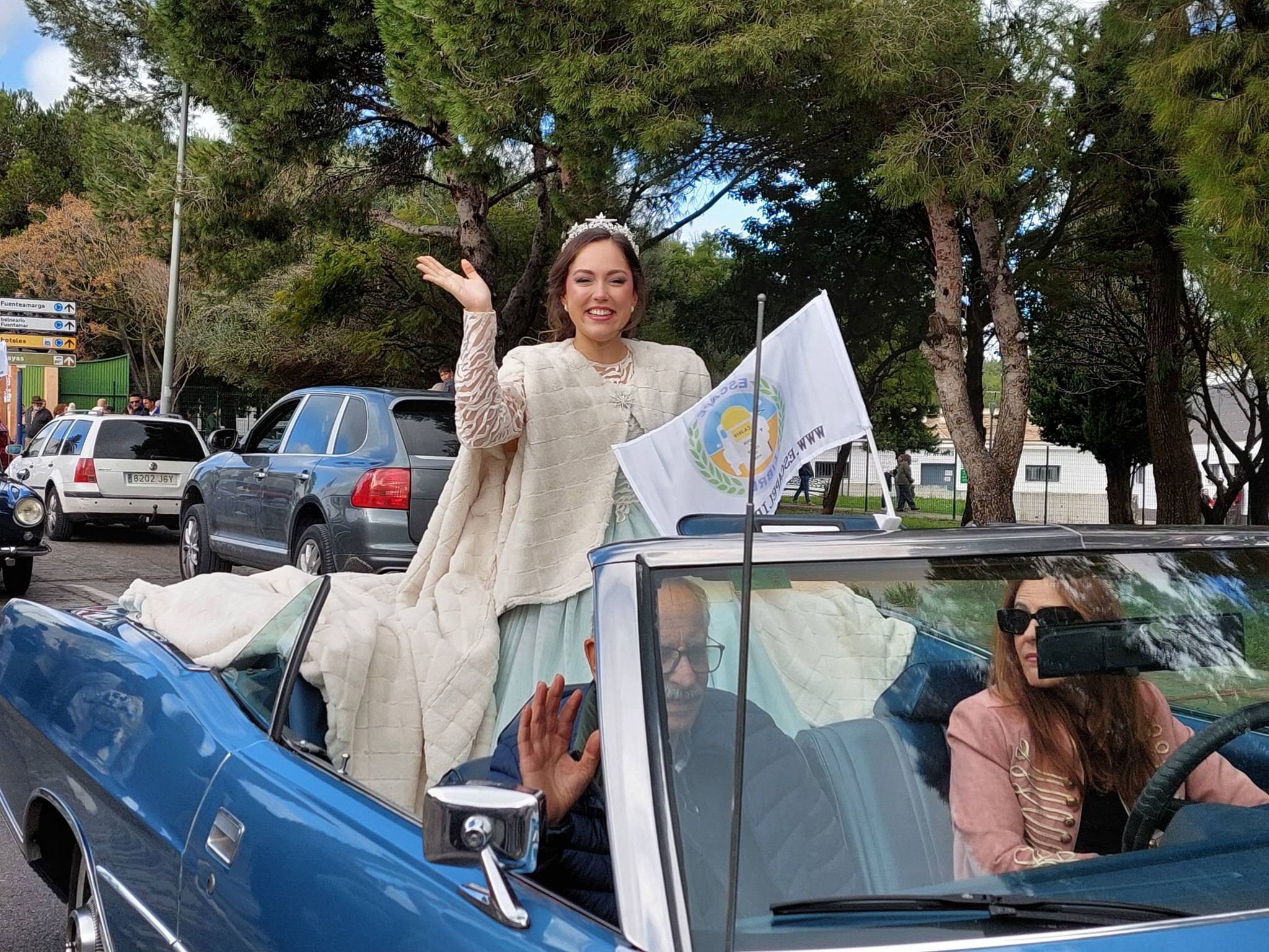 Un paseo muy especial en coches clásicos con María Parrado y los Reyes ...