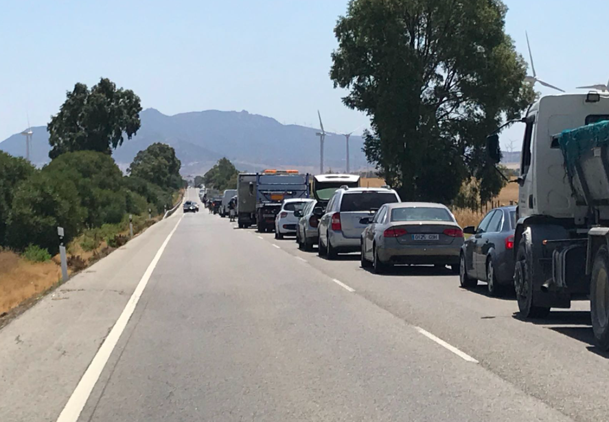 Una fallecida y tres heridos en una colisión frontal en Tarifa
